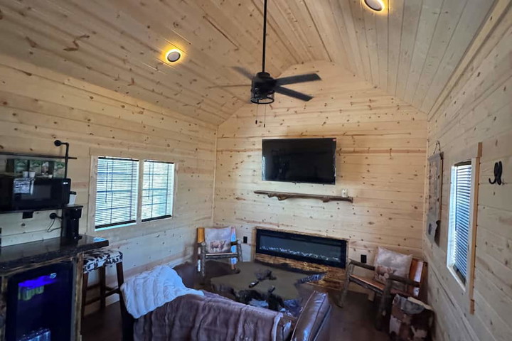 Cozy 2-bedroom Cabin At Happy Ass Farm - Mooresville, NC