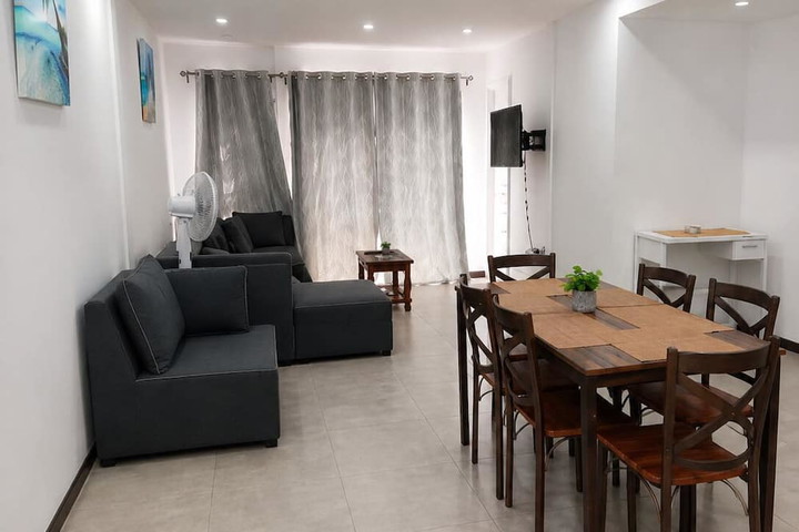 Kardo Villa, 6 Bedrooms, Private Pool & Tropical Escape - Port Louis