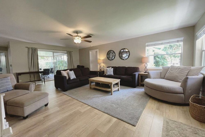 Recently Updated 2/2 With Hot Tub, 1 Mile To Beach - Boynton Beach, FL