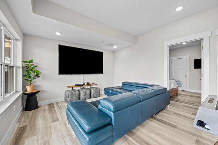 Modern Lakeview With All Ensuites, Entertainment Room, & Outdoor Fire Features - ブランソン, MO