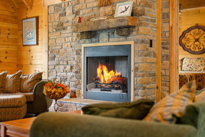Luxury Log Cabin, Pet Friendly, Hot Tub, Golfing, Near Brown County State Park - Nashville, IN