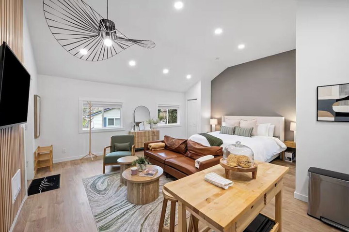 Juanita Bay Cottage B1 - Redmond, WA