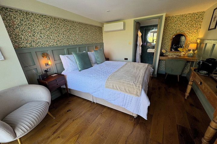 Bijou Boutique Country Room, Private Terrace With Beautiful Countryside Views. - Bourne