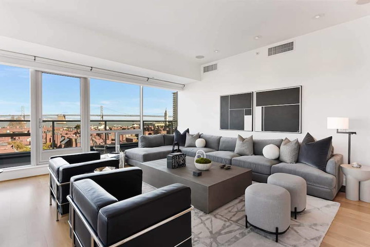 Stunning Penthouse Apartment With Panoramic Views - San Francisco, CA