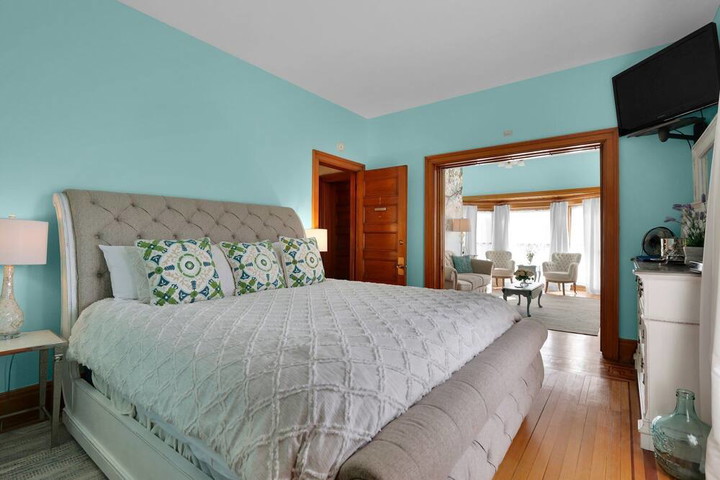 Signature Suite, 1895 Victorian Old Library Inn! - State of New York