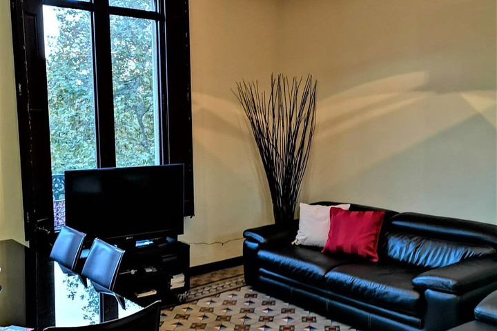 3br/3ba With Pink Suite & Views From Balcony. Free Luggage Storage Service. - Barcelona