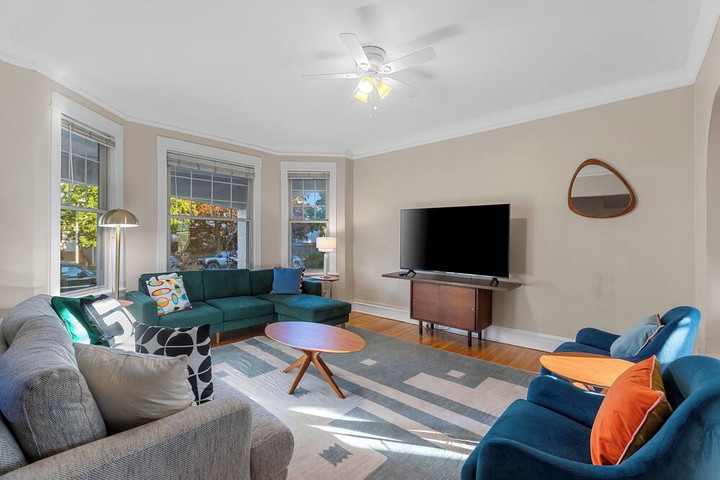 Beautiful Home - Great For Groups, Parking & Food - Evanston