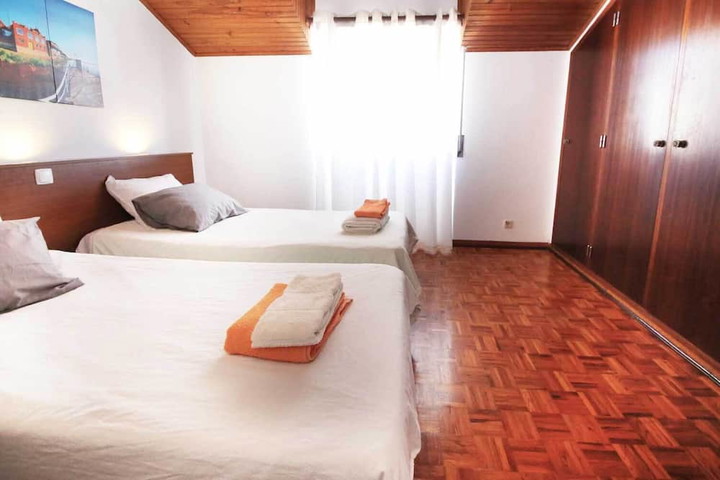 Alto Da Pirica 2: Top Floor Apartment In The Center, Terrace, Sea View & Barbecue - Ericeira