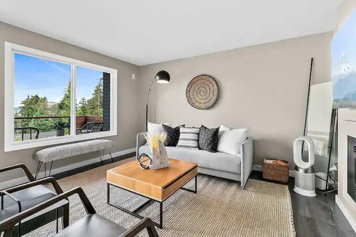 New! Modern Home W/ Spectacular Views +Hot Tub - Tacoma, WA