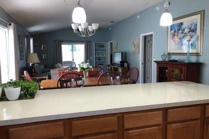 2/2 Courtyard Close To Lake Sumter Landing - The Villages, FL