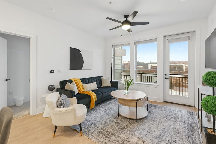 Parkside Chic 2br Near Regions Field + Park - Homewood, AL