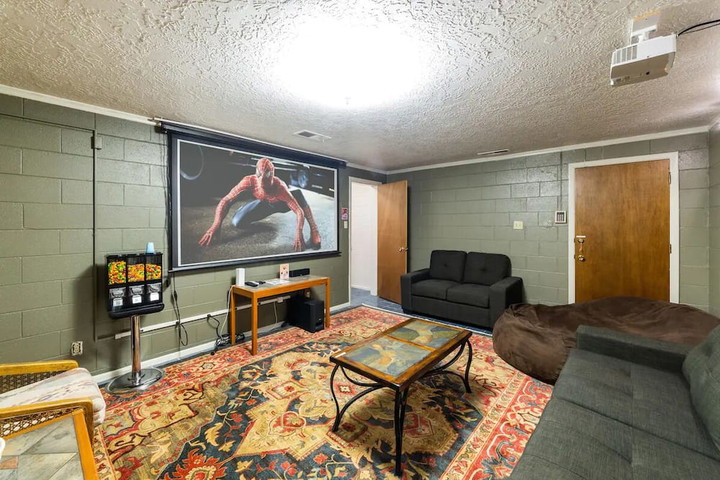 Albuquerque Oasis In Nob Hill W/ Private Back Yard Golf, Theater,  & Game Room - Albuquerque, NM