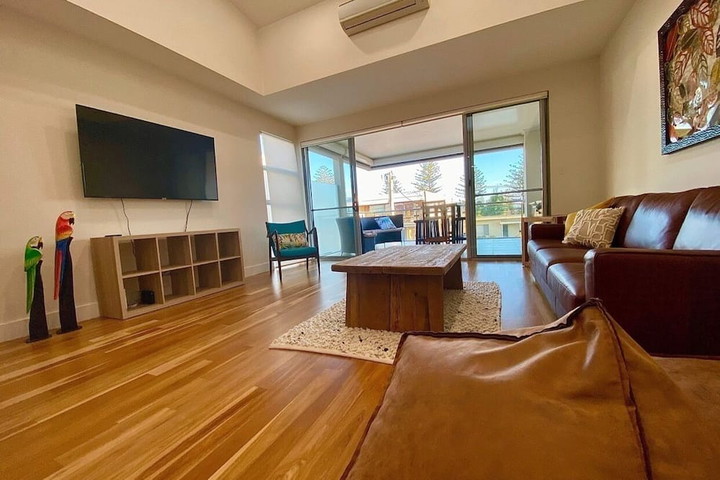5 Star- Luxurious West Beach Holiday Home With Pool - 100 Mtrs From The Beach! - Glenelg