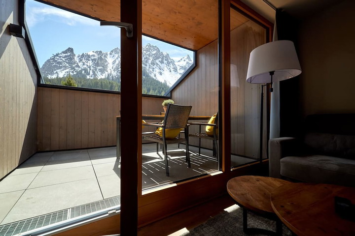 Scenic 4br West Van Retreat - Walk To The Beaches - Bowen Island