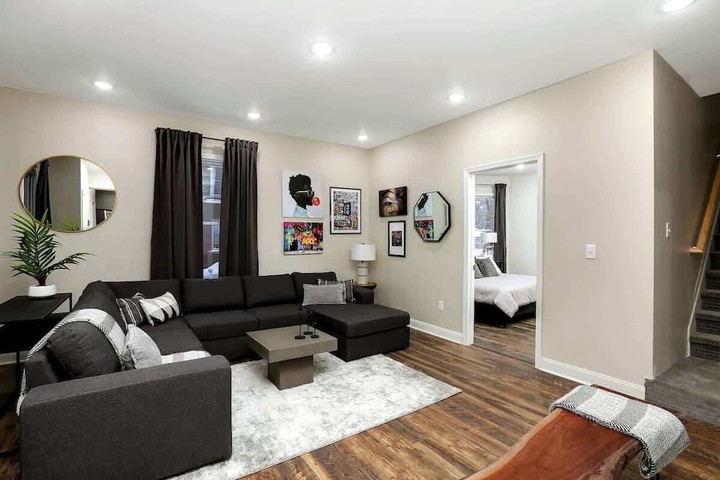 1910 5br Detroit Mansion | Sleeps 16 + Parking - Windsor