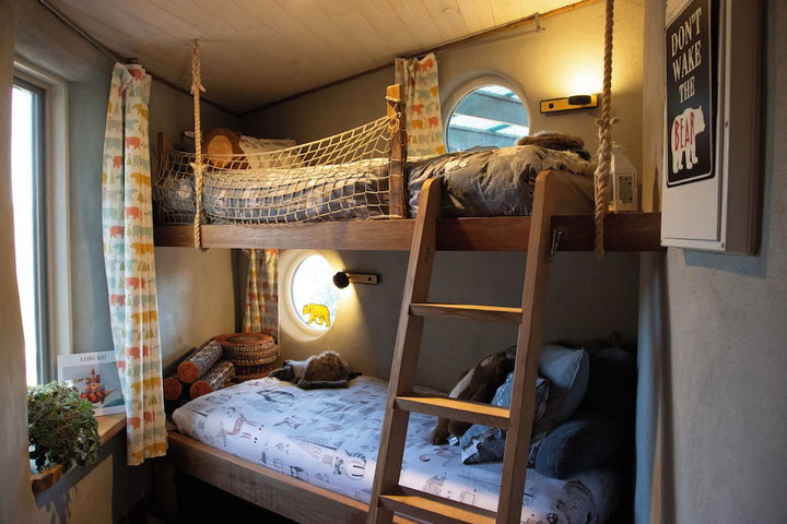 The Roundhouses. Strawbale Luxury Accommodation On A Small Hobby Farm. - Cygnet