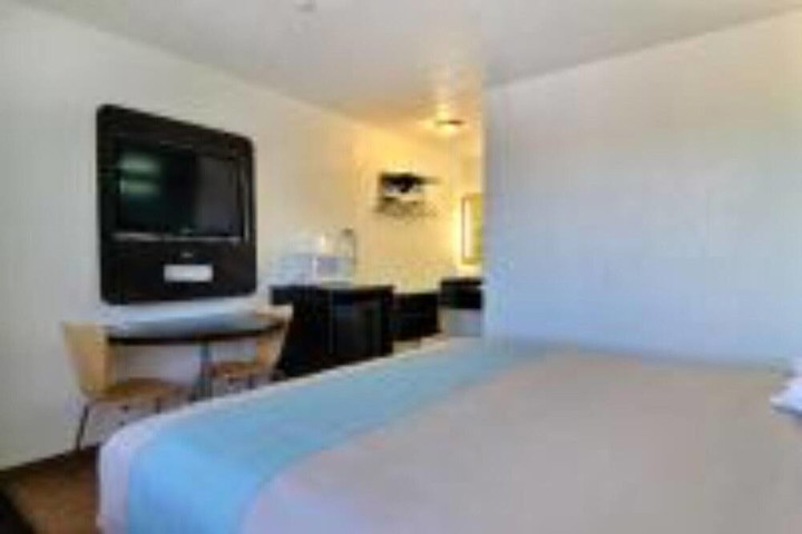 Sunny King Bed|pool|vending Machine - Carlsbad, NM