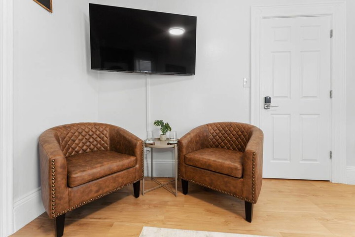 Charming 1-bedroom House With Wifi, Ac In Providence - 普洛敦維士