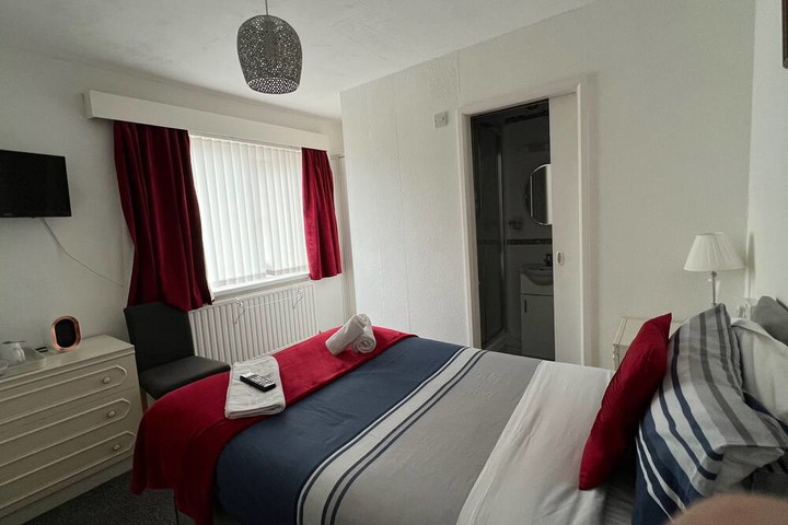 10  Standard Single Room W/shower - Cardiff - - Paignton