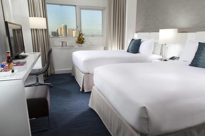 Spacious Classy Room, Miami Hub Retreat, Steps To Bayfront Park! - Miami, FL