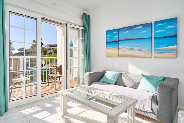 2nd Floor Apartment With Shared Pool, Wi-fi, And Air Conditioning - Nerja