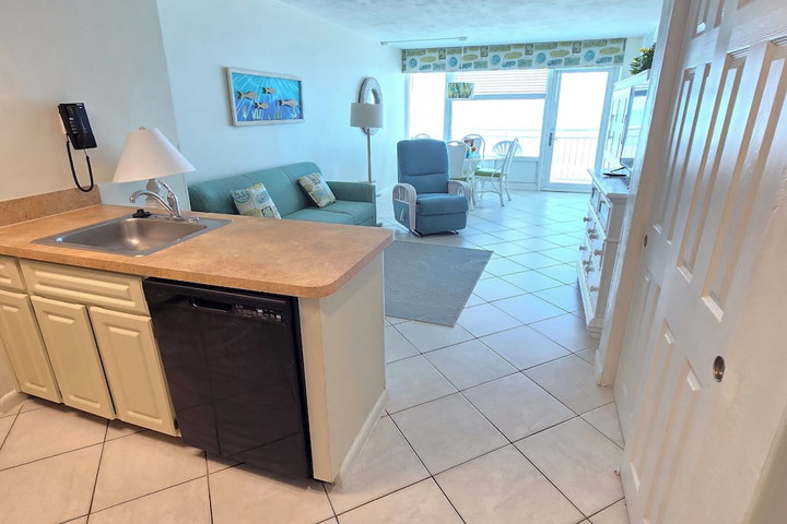 Oceanfront Balcony - Pool - Islander Beach Resort, New Smyrna Beach! - New Smyrna Beach, FL