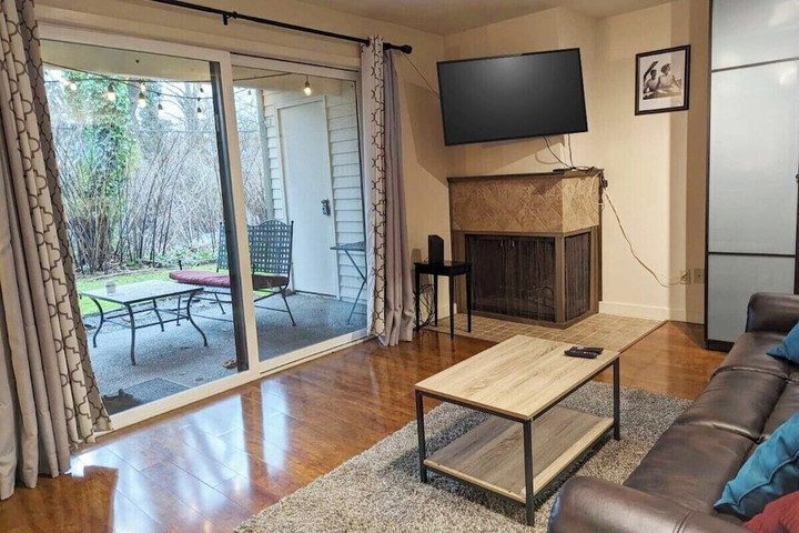 Downtown Kirkland Condo! Newly Renovated With Patio - Kirkland, WA