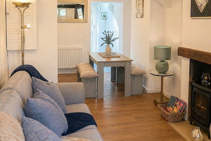 Town Centre Cottage | Walk To High Street | Garden | Free Parking - Swindon