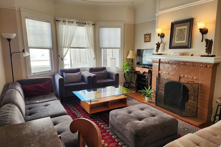Sunny, Spacious 3-bedroom Apartment In Vibrant Mission District Of San Francisco - San Francisco, CA