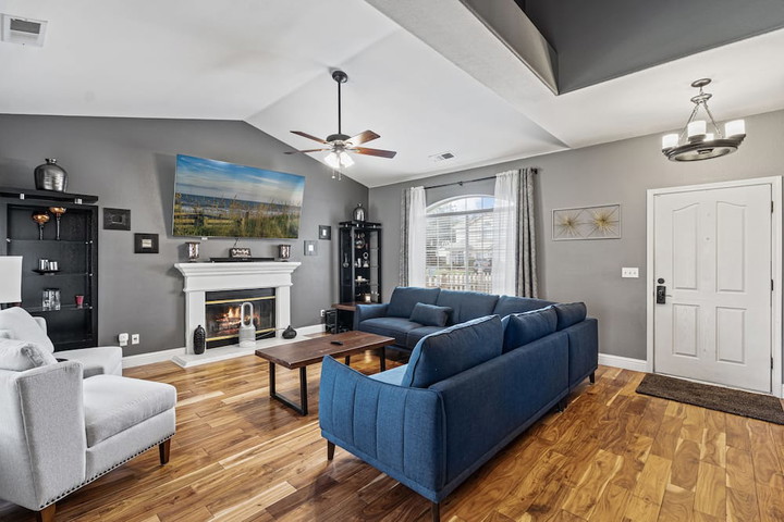 4br 3ba Evcharger! King Bed! Long Stayswelcomed - Fresno, CA
