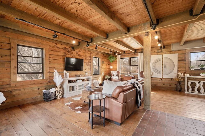 7 Acre Legacy Lodge - Nashville, IN
