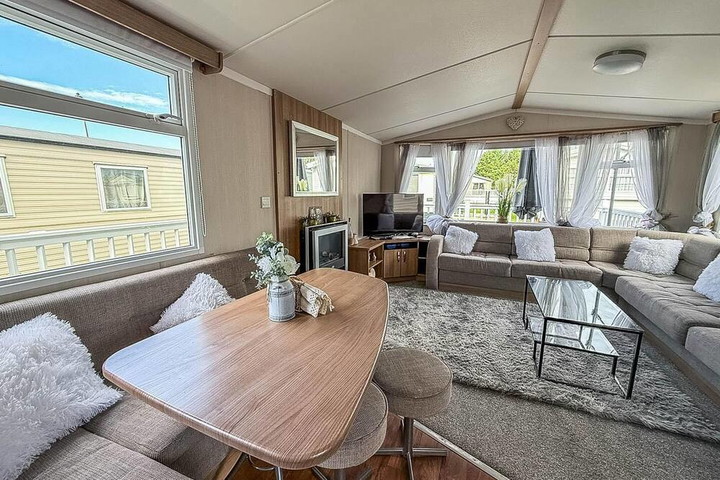 Lovely Caravan With Decking At Steeple Bay Holiday Park In Essex Ref 36046d - Maldon