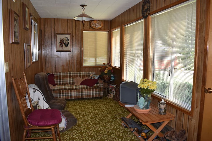 Tranquil, Nostalgic Riverfront Property On 1/2 Acre On White Pass - State of Washington