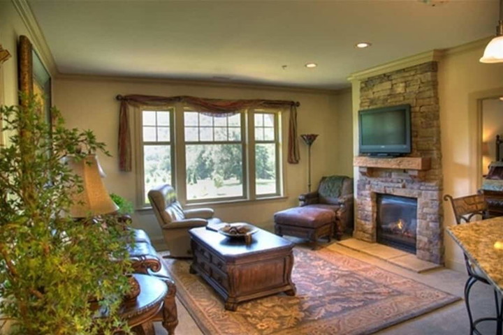 Best Choice Beautiful Smokey Mountain Getaway Luxurious Condo - Maggie Valley, NC