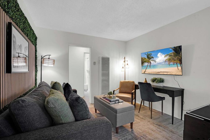 6th Haven, Arcades, King Size Bed, Fun Games, 1 Mile To Beaches, Ac Unit, Fits 6 - Norwalk, CA