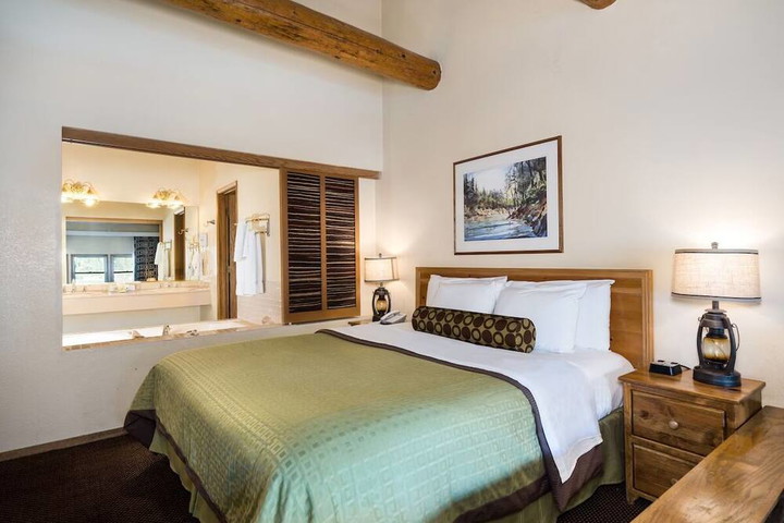 Steps From The Lake & Mountain Air | Enjoy Access To Onsite Pool & Log Style - Bass Lake, CA