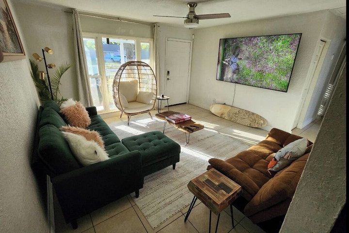 Orlando's Beach Styled House - Oviedo, FL