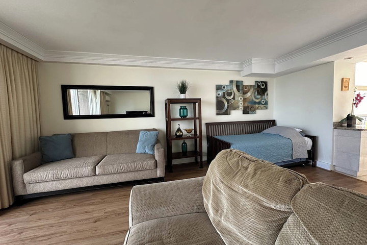 Ocean Views, Waikiki Resort! Extra Large 1-bedroom Suite, Full Kitchen & Laundry - Honolulu