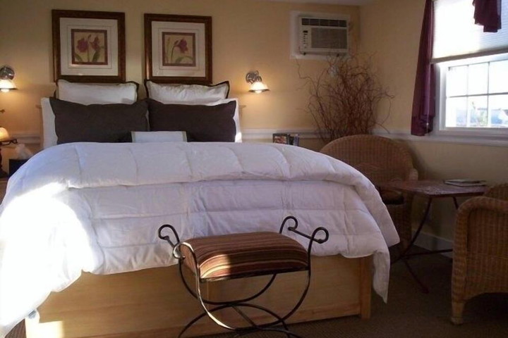 Romantic Boston Harbor Houseboat Stay For 2 People. A/c. Close To Freedom Trail. - Boston, MA