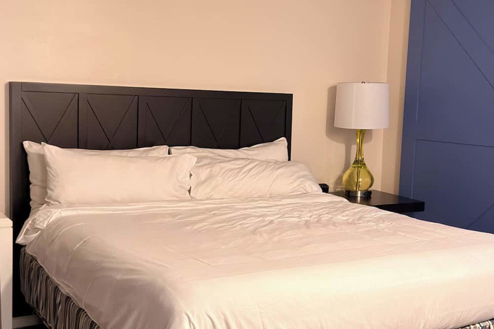 King Villa Resort With Balcony Near Orlandos I-drive - Kissimmee, FL