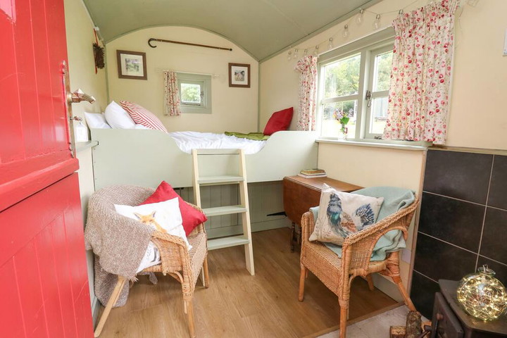 Sweet Briar Shepherds Hut, Pet Friendly, With Open Fire In Llangorse - Brecon