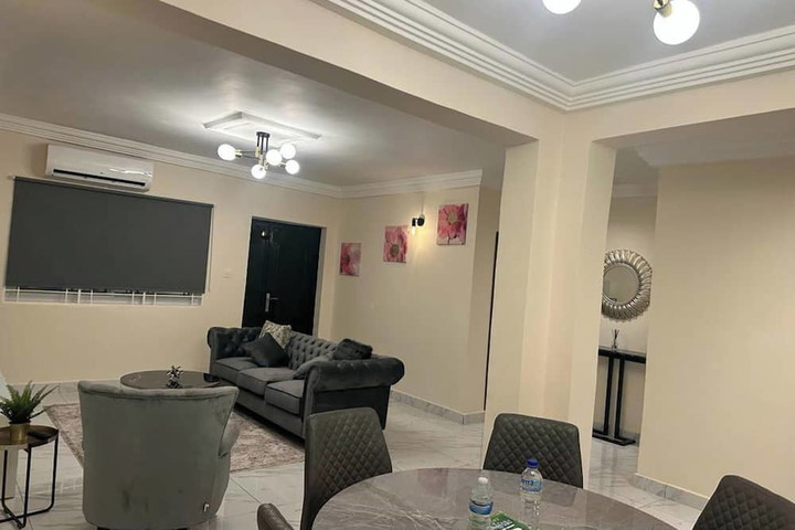 3 Bed Apartment Sleeps 6 - Ensuites, Parking, Wifi - Freetown