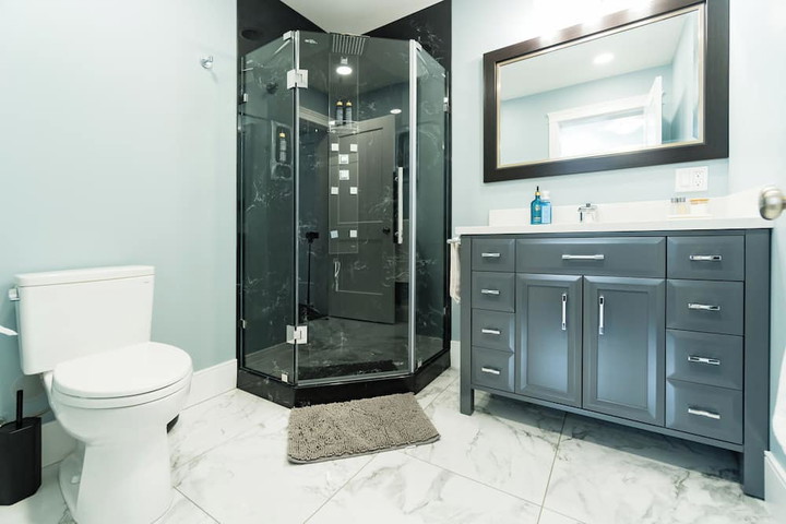 Central Park Prestige (B) - A Brand New Boutique Hotel Style Room Near Downtown - Saanich
