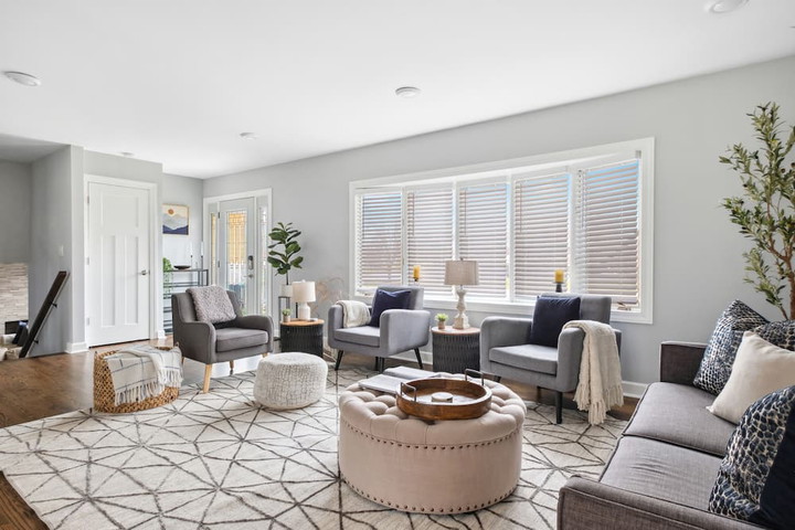 Spacious Home In Chicago Suburbs - Countryside, IL