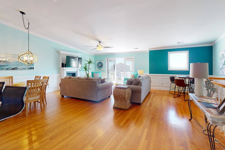 Spacious Townhome W/ocean Views, Elevator, Dog Friendly & Steps To Beach - Bald Head Island, NC