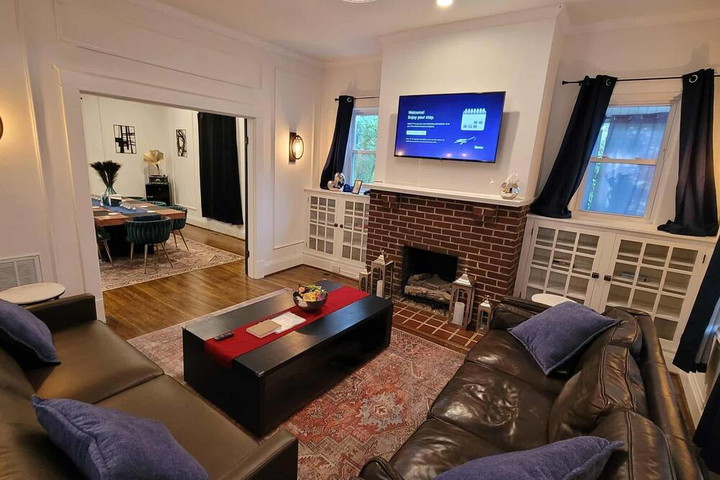 Charlie's Hideout - A Modern Historic Retreat - Your Home Away From Home! - Lynchburg, VA