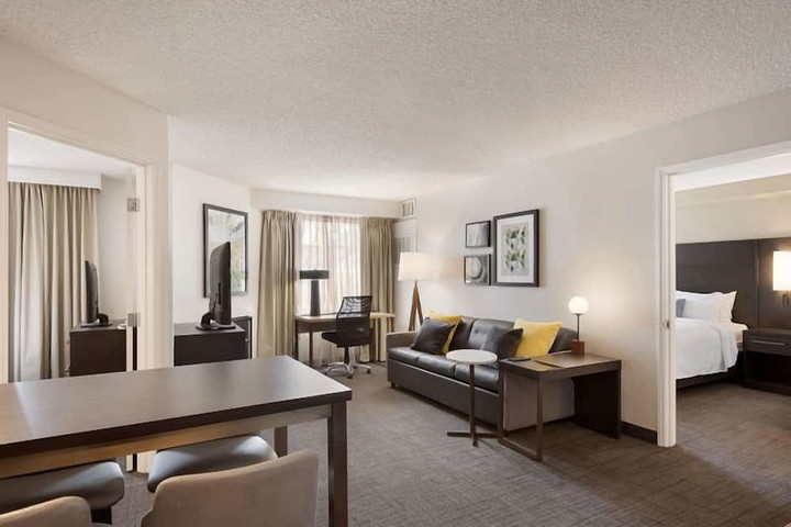Aesthetically Pleasing! 2 Beautiful Units, Close To The Truckee River Walk! - Reno, NV