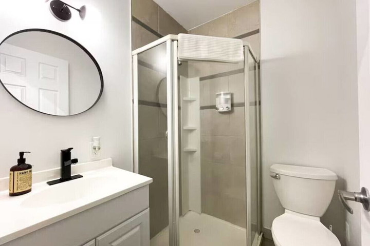 Boutique Hotel - Suite #6 Queen - Thunder Bay