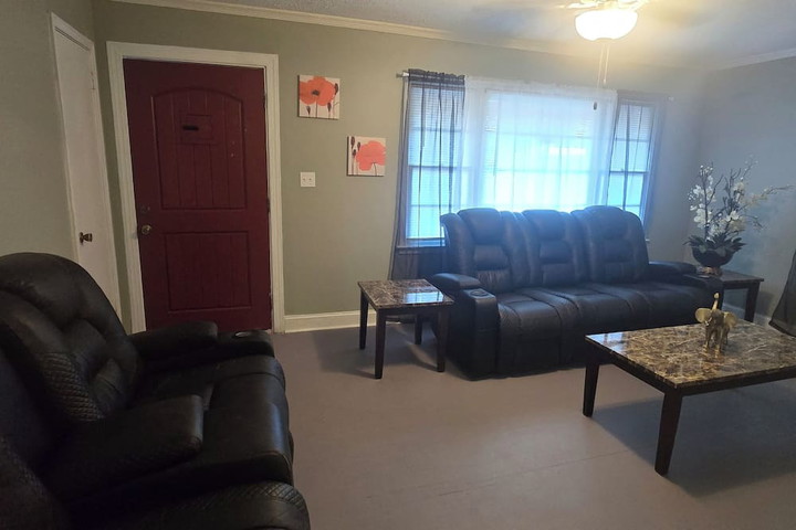 Charming & Cozy Home - 3 Min To Va + Downtown - Montgomery, AL
