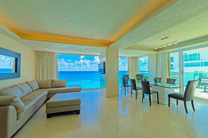 Vrbo Premier Host  Beachfront  8br/7bth  Penthouse Combo #214 - Cancún